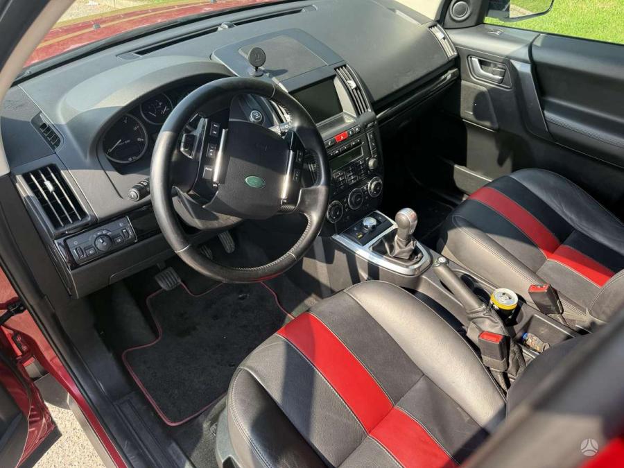 Red Land Rover Freelander 2012 in Kaunas, with an engine capacity of 2.18 L and mileage of 321 thousand km for 6850 €, photo 18 on AUTOMOTO.COM.LV