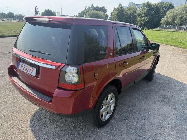 Sarkans Land Rover Freelander 2012 Kauņa, ar dzinēja tilpumu 2.18 L un nobraukumu 321 tūkst. km par 6850 €, foto 6 vietnē AUTOMOTO.COM.LV