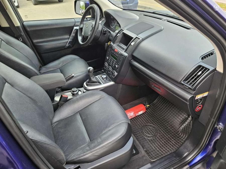 Violet Land Rover Freelander 2011 in Siauliai, with an engine capacity of 2.18 L and mileage of 294 thousand km for 7450 €, photo 16 on AUTOMOTO.COM.LV