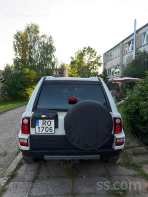 White Land Rover Freelander 2004 in Rezekne, with an engine capacity of 2.00 L and mileage of 227 thousand km for 2700 €, photo  on AUTOMOTO.COM.LV