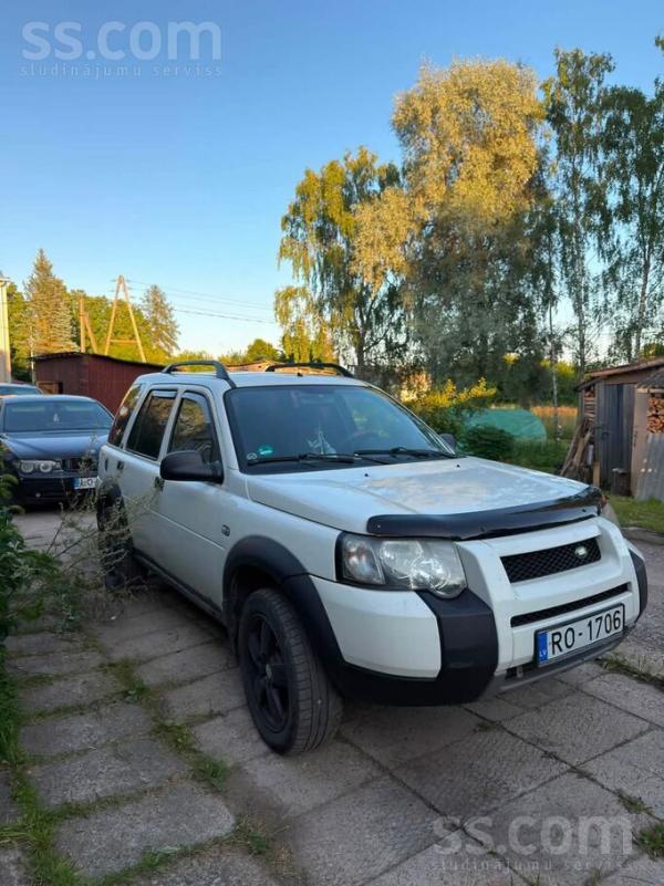 White Land Rover Freelander 2004 in Rezekne, with an engine capacity of 2.00 L and mileage of 227 thousand km for 2700 €, photo 4 on AUTOMOTO.COM.LV