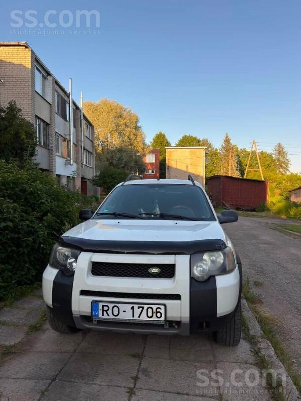 White Land Rover Freelander 2004 in Rezekne, with an engine capacity of 2.00 L and mileage of 227 thousand km for 2700 €, photo 5 on AUTOMOTO.COM.LV