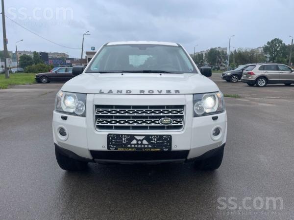 White Land Rover Freelander 2010 in Riga, with an engine capacity of 2.20 L and mileage of 309 thousand km for 5950 €, photo 5 on AUTOMOTO.COM.LV