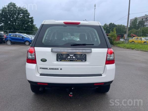 White Land Rover Freelander 2010 in Riga, with an engine capacity of 2.20 L and mileage of 309 thousand km for 5950 €, photo 6 on AUTOMOTO.COM.LV