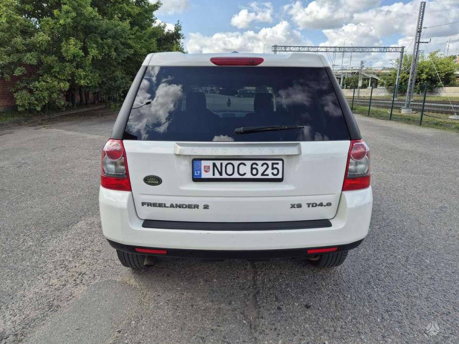 Balts Land Rover Freelander 2010 Šauļi, ar dzinēja tilpumu 2.20 L un nobraukumu 256 tūkst. km par 4500 €, foto 6 vietnē AUTOMOTO.COM.LV