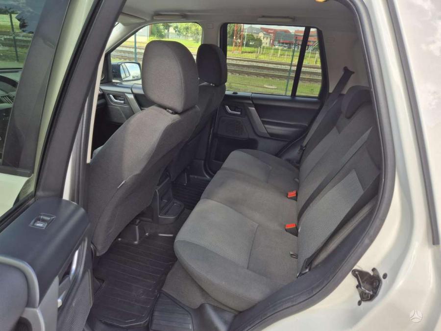 Balts Land Rover Freelander 2010 Šauļi, ar dzinēja tilpumu 2.20 L un nobraukumu 256 tūkst. km par 4500 €, foto 11 vietnē AUTOMOTO.COM.LV