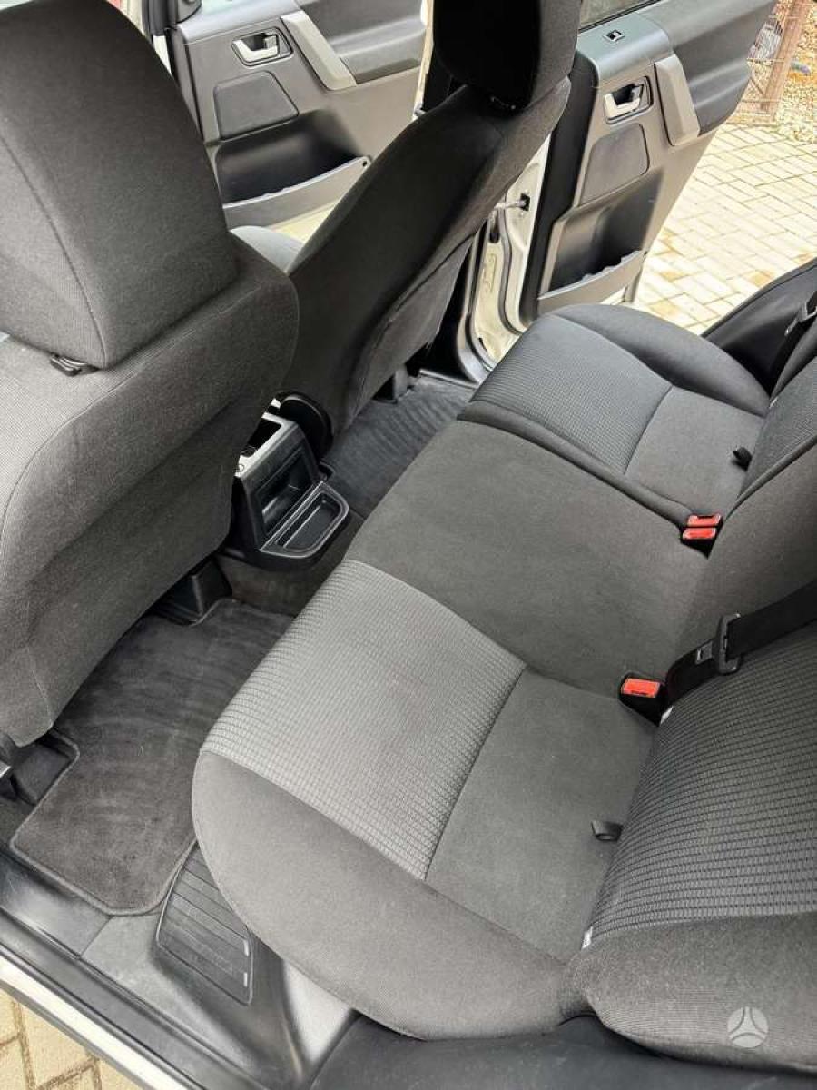 Balts Land Rover Freelander 2010 Anykščiai, ar dzinēja tilpumu 2.18 L un nobraukumu 226 tūkst. km par 3100 €, foto 13 vietnē AUTOMOTO.COM.LV
