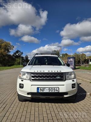 White Land Rover Freelander 2011 in Rezekne, with an engine capacity of 2.20 L and mileage of 333 thousand km for 6700 €, photo 6 on AUTOMOTO.COM.LV