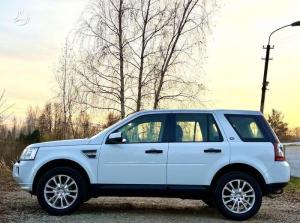 White Land Rover Freelander 2012 in Siauliai, with an engine capacity of 2.20 L and mileage of 252 thousand km for 8450 €, photo 13 on AUTOMOTO.COM.LV