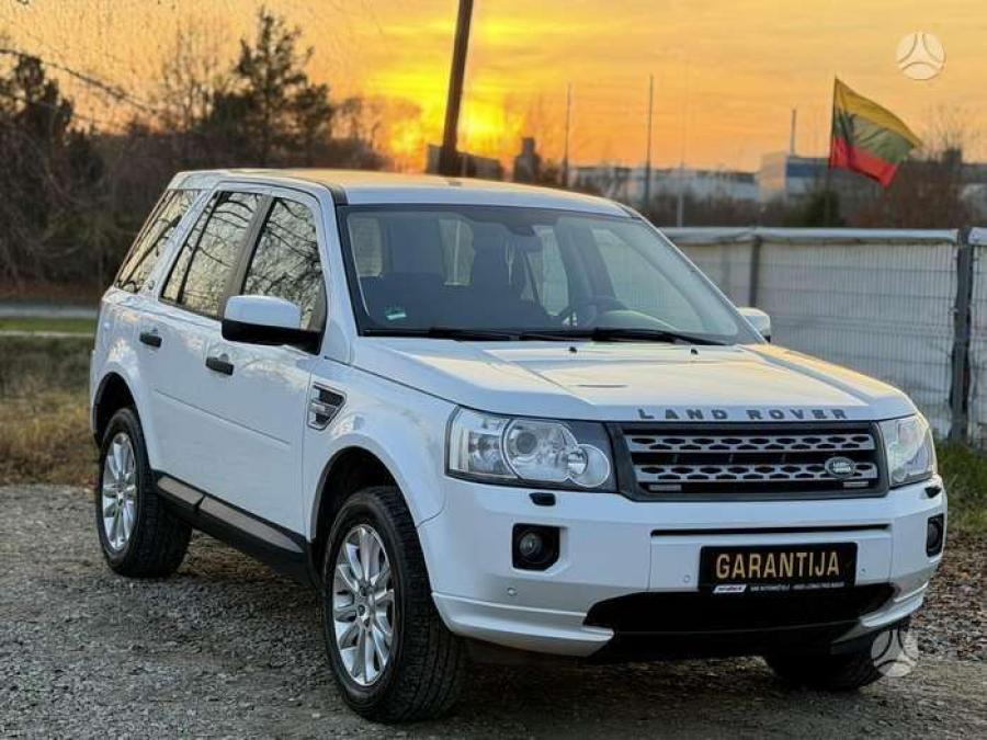 White Land Rover Freelander 2012 in Siauliai, with an engine capacity of 2.20 L and mileage of 252 thousand km for 8450 €, photo 17 on AUTOMOTO.COM.LV