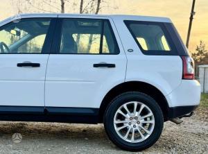 White Land Rover Freelander 2012 in Siauliai, with an engine capacity of 2.20 L and mileage of 252 thousand km for 8450 €, photo 12 on AUTOMOTO.COM.LV