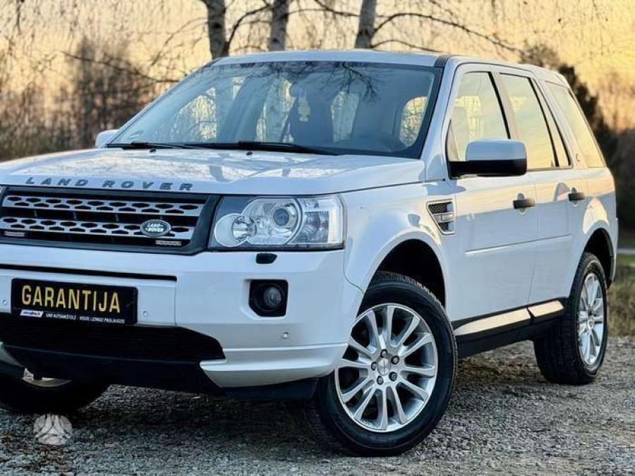 White Land Rover Freelander 2012 in Siauliai, with an engine capacity of 2.20 L and mileage of 252 thousand km for 8450 €, photo 16 on AUTOMOTO.COM.LV