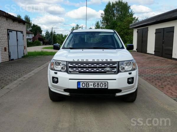 White Land Rover Freelander 2012 in Ludza, with an engine capacity of 2.20 L and mileage of 205 thousand km for 6900 €, photo 2 on AUTOMOTO.COM.LV