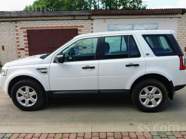 White Land Rover Freelander 2012 in Ludza, with an engine capacity of 2.20 L and mileage of 205 thousand km for 6900 €, photo 4 on AUTOMOTO.COM.LV
