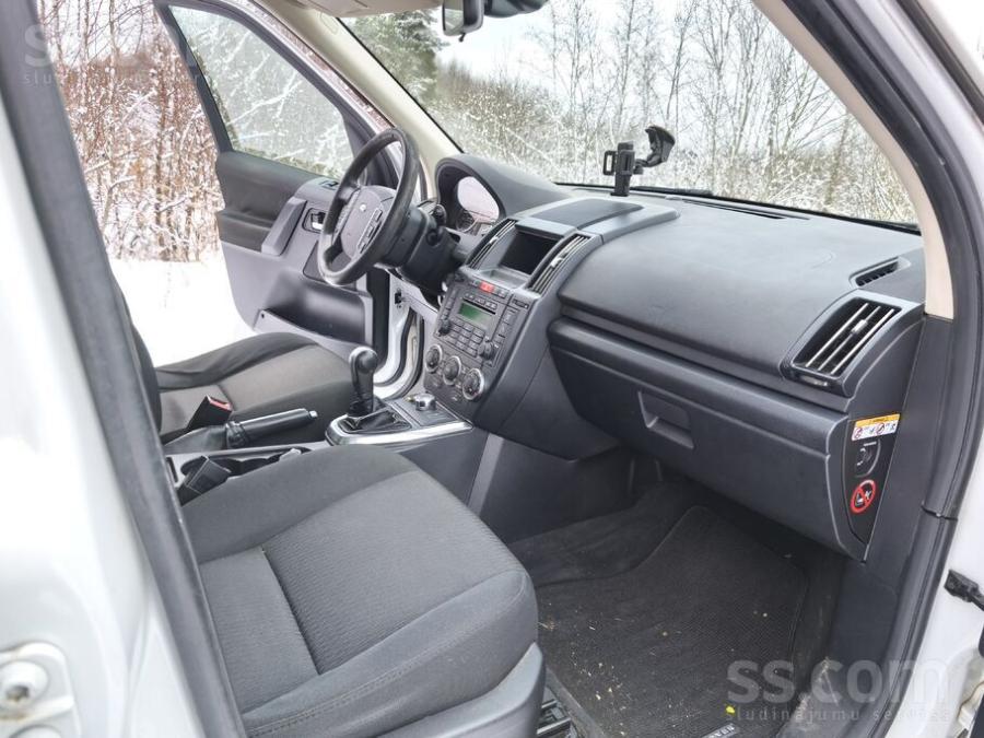 Balts Land Rover Freelander 2012 Ludza, ar dzinēja tilpumu 2.20 L un nobraukumu 205 tūkst. km par 6900 €, foto 12 vietnē AUTOMOTO.COM.LV