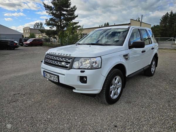White Land Rover Freelander 2012 in Radviliskis, with an engine capacity of 2.18 L and mileage of 217 thousand km for 6600 €, photo 3 on AUTOMOTO.COM.LV