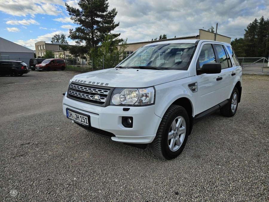 White Land Rover Freelander 2012 in Radviliskis, with an engine capacity of 2.18 L and mileage of 217 thousand km for 6600 €, photo 4 on AUTOMOTO.COM.LV