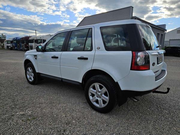 White Land Rover Freelander 2012 in Radviliskis, with an engine capacity of 2.18 L and mileage of 217 thousand km for 6600 €, photo 5 on AUTOMOTO.COM.LV