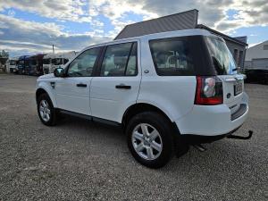 White Land Rover Freelander 2012 in Radviliskis, with an engine capacity of 2.18 L and mileage of 217 thousand km for 6600 €, photo 6 on AUTOMOTO.COM.LV