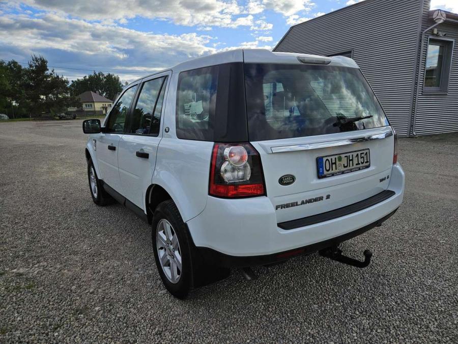 White Land Rover Freelander 2012 in Radviliskis, with an engine capacity of 2.18 L and mileage of 217 thousand km for 6600 €, photo 7 on AUTOMOTO.COM.LV