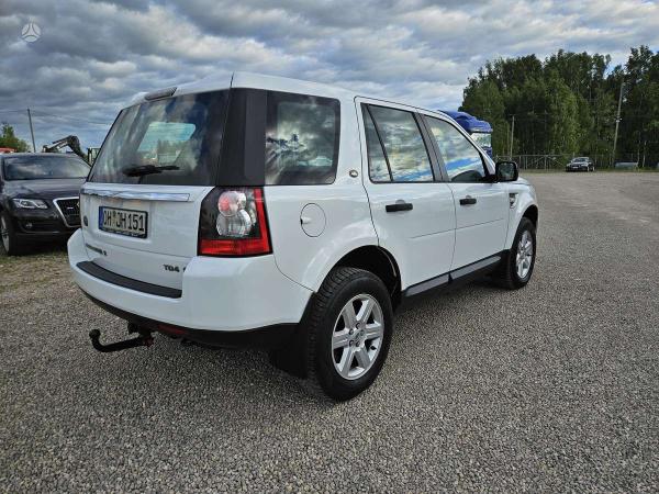 White Land Rover Freelander 2012 in Radviliskis, with an engine capacity of 2.18 L and mileage of 217 thousand km for 6600 €, photo 8 on AUTOMOTO.COM.LV