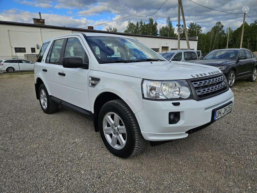 White Land Rover Freelander 2012 in Radviliskis, with an engine capacity of 2.18 L and mileage of 217 thousand km for 6600 €, photo 11 on AUTOMOTO.COM.LV