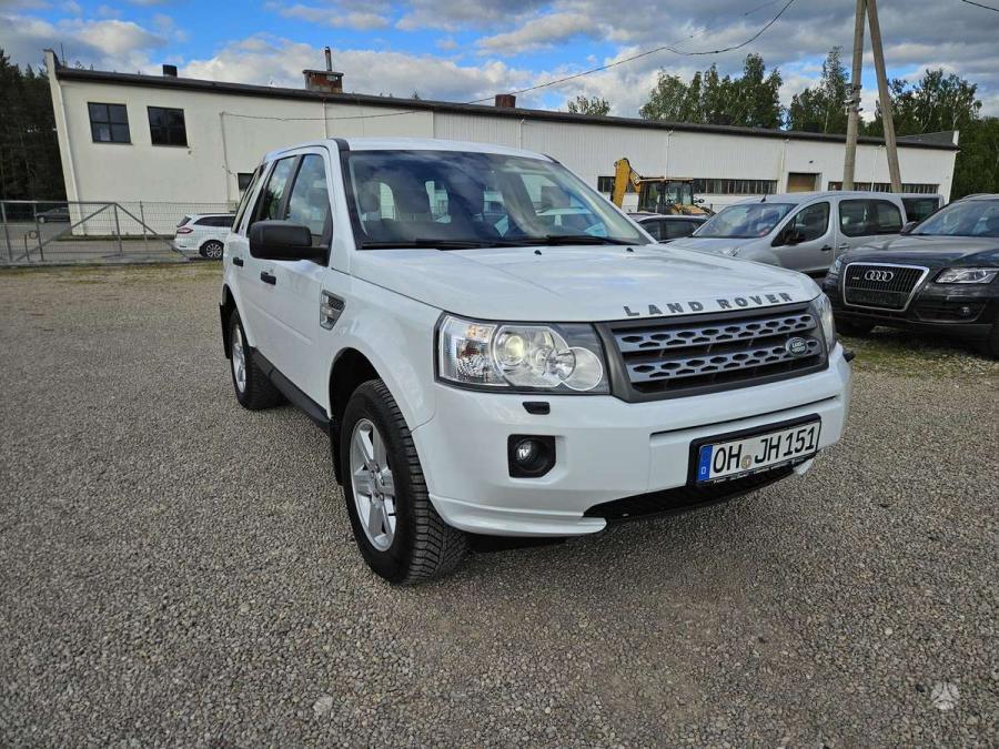 White Land Rover Freelander 2012 in Radviliskis, with an engine capacity of 2.18 L and mileage of 217 thousand km for 6600 €, photo 12 on AUTOMOTO.COM.LV