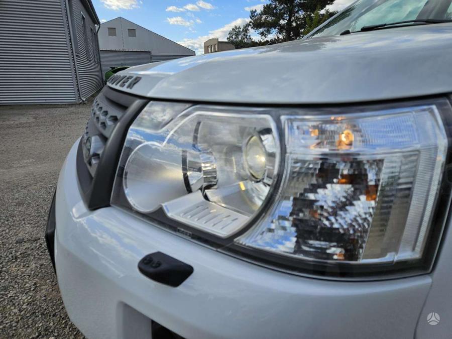 White Land Rover Freelander 2012 in Radviliskis, with an engine capacity of 2.18 L and mileage of 217 thousand km for 6600 €, photo 13 on AUTOMOTO.COM.LV