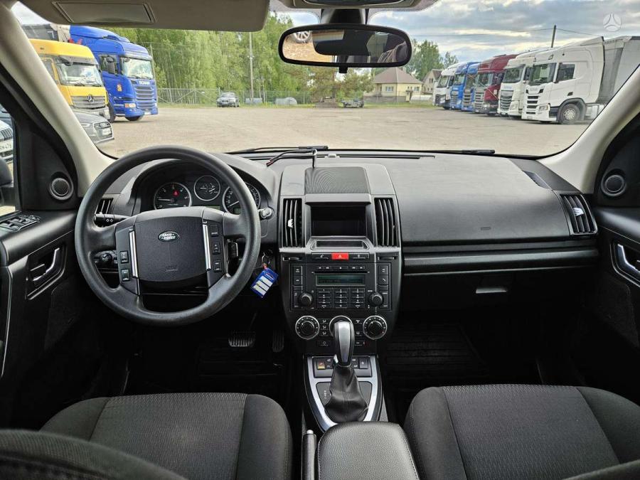 White Land Rover Freelander 2012 in Radviliskis, with an engine capacity of 2.18 L and mileage of 217 thousand km for 6600 €, photo 19 on AUTOMOTO.COM.LV