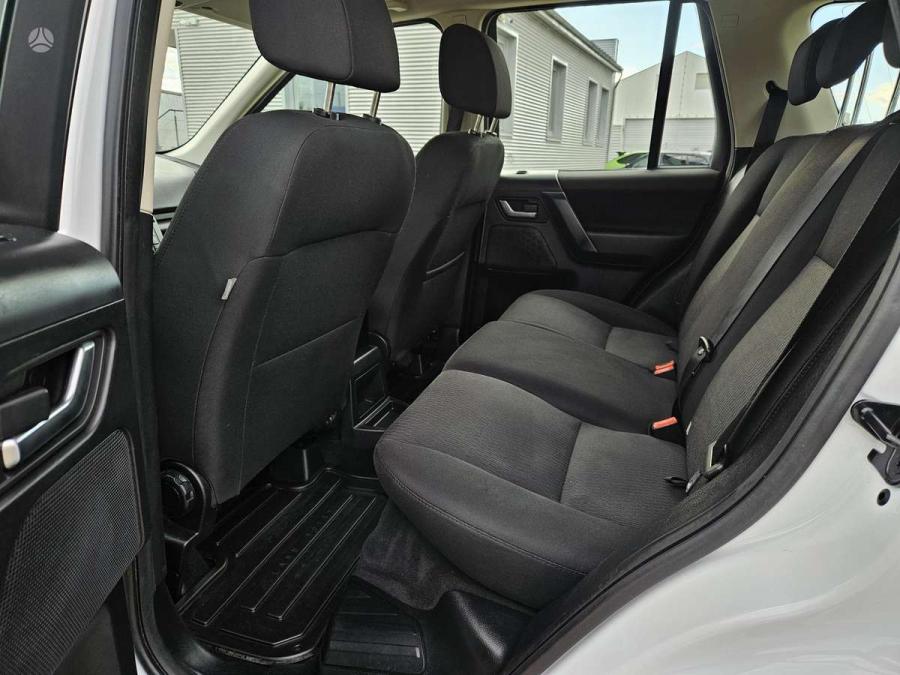 White Land Rover Freelander 2012 in Radviliskis, with an engine capacity of 2.18 L and mileage of 217 thousand km for 6600 €, photo 20 on AUTOMOTO.COM.LV