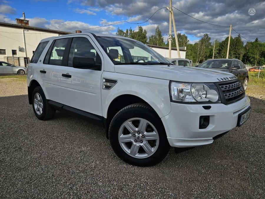 White Land Rover Freelander 2012 in Radviliskis, with an engine capacity of 2.18 L and mileage of 217 thousand km for 6600 €, photo 26 on AUTOMOTO.COM.LV
