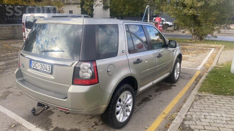 Yellow Land Rover Freelander 2011 in Riga, with an engine capacity of 2.20 L and mileage of 357 thousand km for 7500 €, photo 5 on AUTOMOTO.COM.LV
