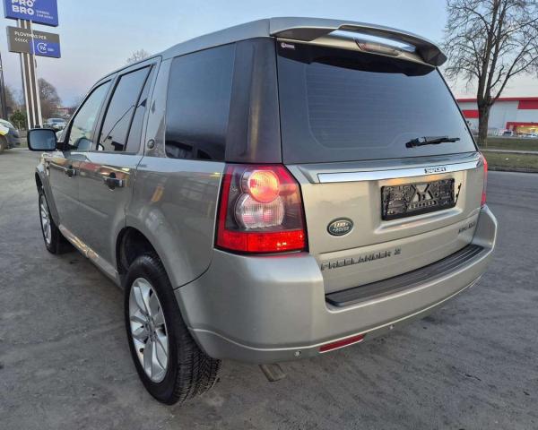 Land Rover Freelander 2012 in Panevezys on AUTOMOTO.COM.LV Yellow Land Rover Freelander 2012 in Panevezys, with an engine capacity of 2.18 L and mileage of 265 thousand km for 2999 €, photo 4 on AUTOMOTO.COM.LV