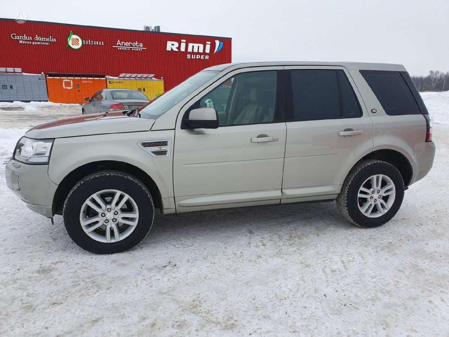 Yellow Land Rover Freelander 2014 in Siauliai, with an engine capacity of 2.20 L and mileage of 243 thousand km for 9700 €, photo 3 on AUTOMOTO.COM.LV