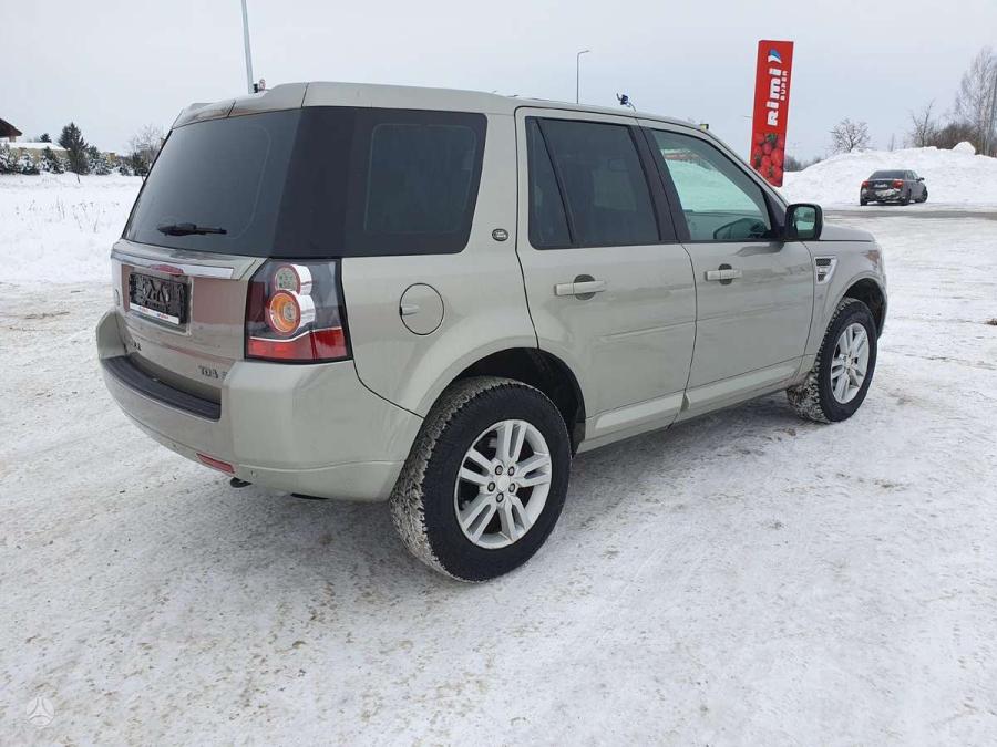 Yellow Land Rover Freelander 2014 in Siauliai, with an engine capacity of 2.20 L and mileage of 243 thousand km for 9700 €, photo 22 on AUTOMOTO.COM.LV