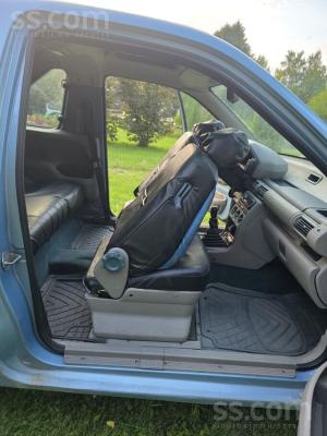 Zils Land Rover Land Rover 1999 Kuldīga, ar dzinēja tilpumu 2.00 L un nobraukumu 296 tūkst. km par 1500 €, foto 4 vietnē AUTOMOTO.COM.LV