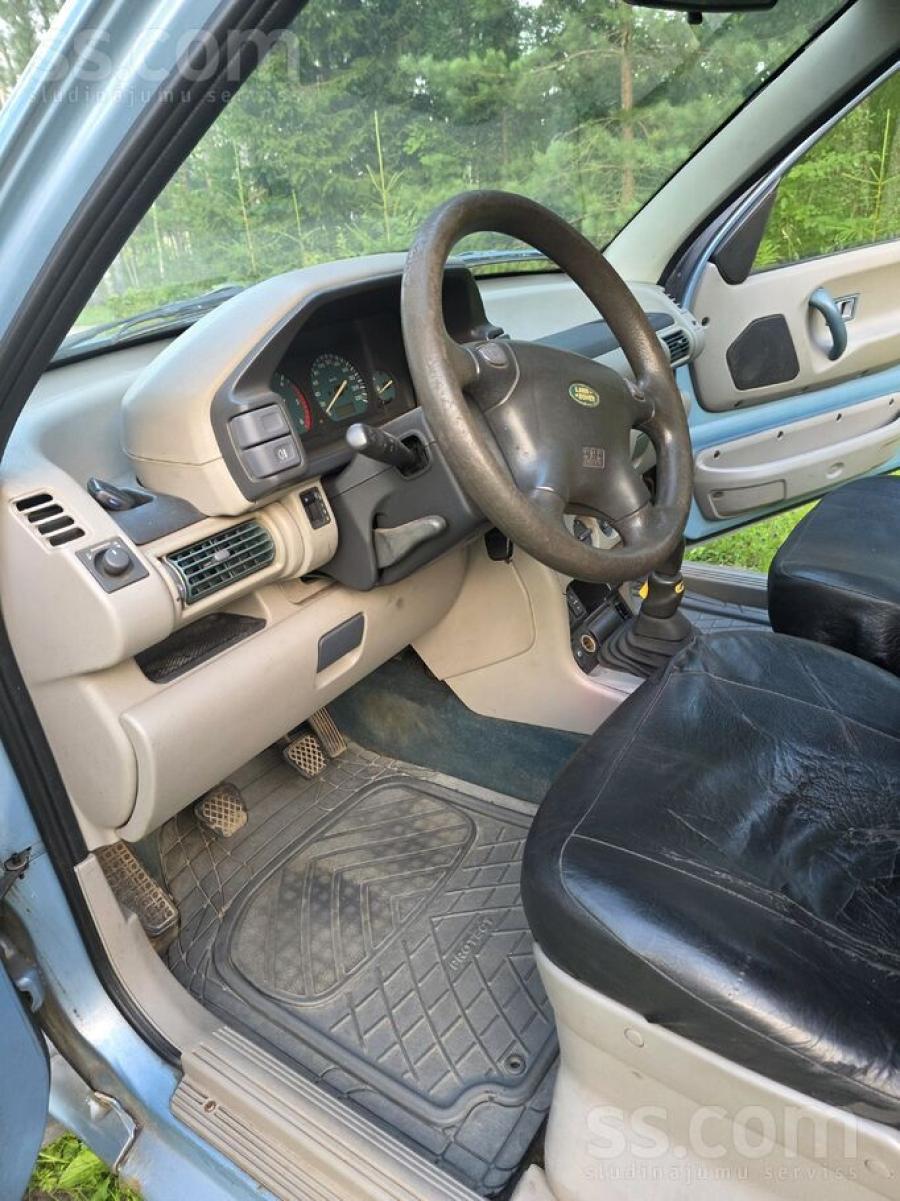 Zils Land Rover Land Rover 1999 Kuldīga, ar dzinēja tilpumu 2.00 L un nobraukumu 296 tūkst. km par 1500 €, foto 7 vietnē AUTOMOTO.COM.LV