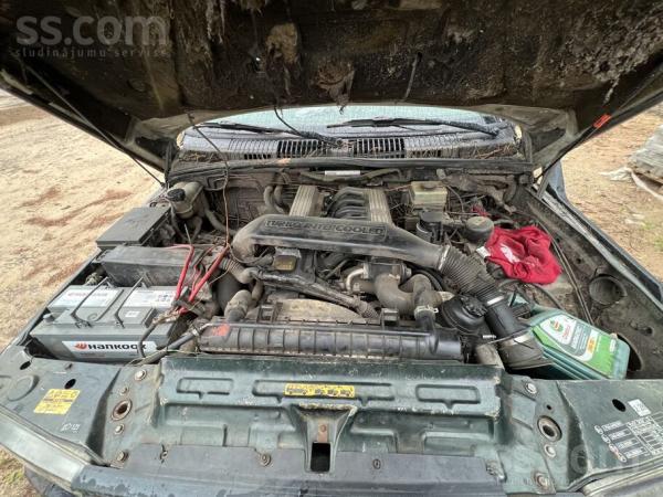 Zaļš Land Rover Land Rover 1999 Ogre, ar dzinēja tilpumu 2.50 L un nobraukumu 301 tūkst. km par 2400 €, foto 4 vietnē AUTOMOTO.COM.LV