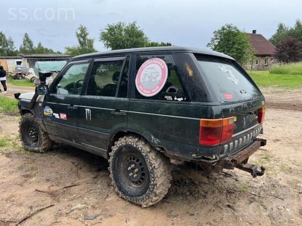 Zaļš Land Rover Land Rover 1999 Ogre, ar dzinēja tilpumu 2.50 L un nobraukumu 301 tūkst. km par 2400 €, foto 5 vietnē AUTOMOTO.COM.LV