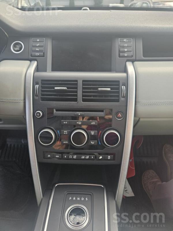 Green Land Rover Land Rover 2016 in Daugavpils, with an engine capacity of 2.00 L and mileage of 235 thousand km for 13300 €, photo 5 on AUTOMOTO.COM.LV