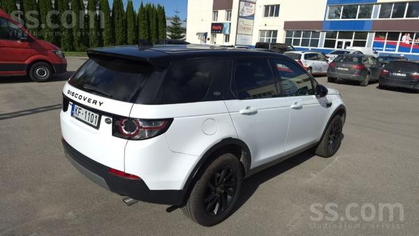 White Land Rover Land Rover 2017 in Riga, with an engine capacity of 2.00 L and mileage of 199 thousand km for 10650 €, photo 4 on AUTOMOTO.COM.LV