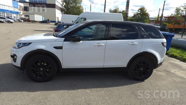 White Land Rover Land Rover 2017 in Riga, with an engine capacity of 2.00 L and mileage of 199 thousand km for 10650 €, photo 5 on AUTOMOTO.COM.LV