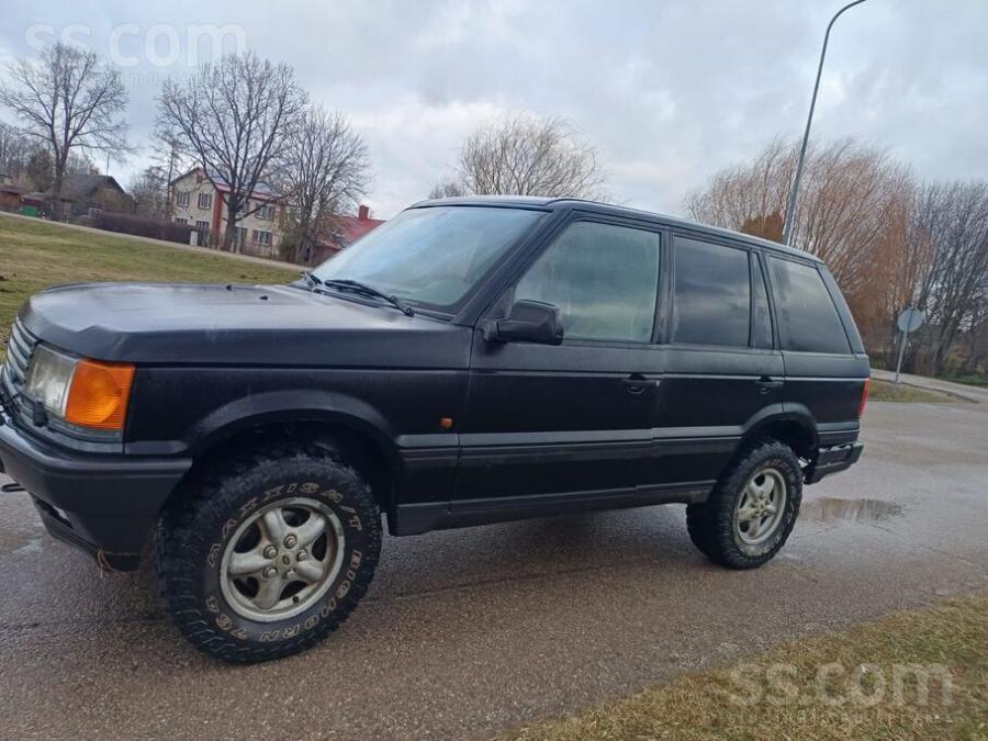 Melns Land Rover Range Rover 1998 Dobele, ar dzinēja tilpumu 2.50 L un nobraukumu 384 tūkst. km par 2200 €, foto 3 vietnē AUTOMOTO.COM.LV