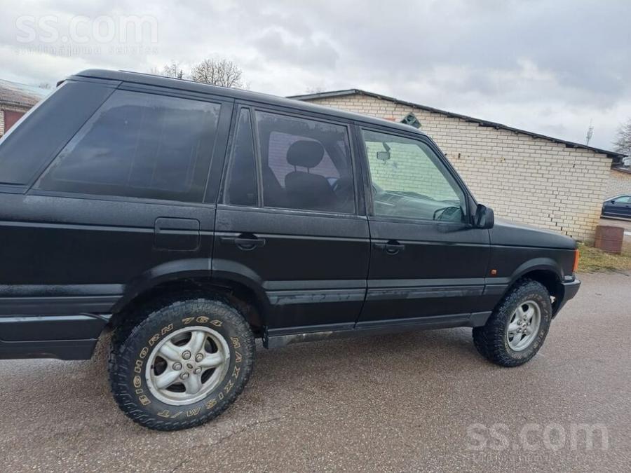 Melns Land Rover Range Rover 1998 Dobele, ar dzinēja tilpumu 2.50 L un nobraukumu 384 tūkst. km par 2200 €, foto 4 vietnē AUTOMOTO.COM.LV