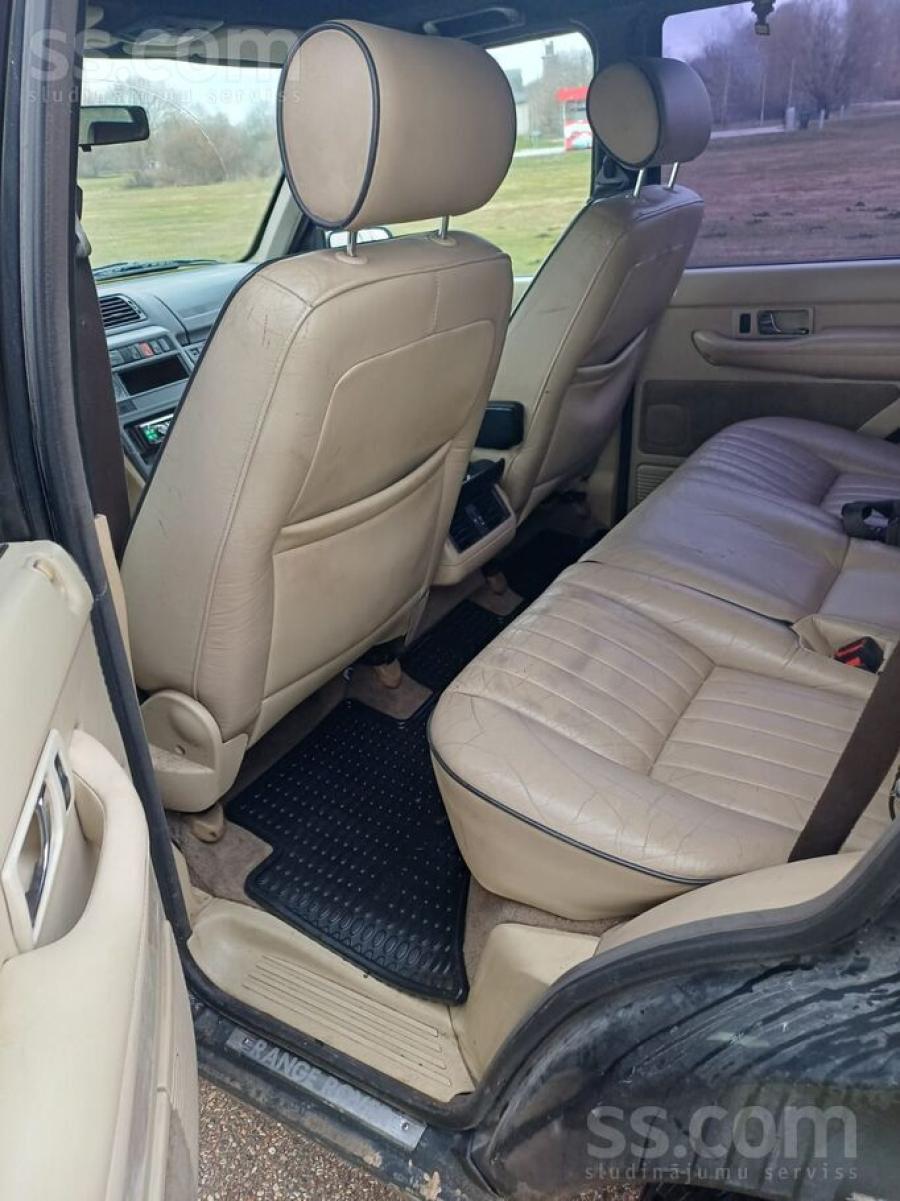 Melns Land Rover Range Rover 1998 Dobele, ar dzinēja tilpumu 2.50 L un nobraukumu 384 tūkst. km par 2200 €, foto 9 vietnē AUTOMOTO.COM.LV