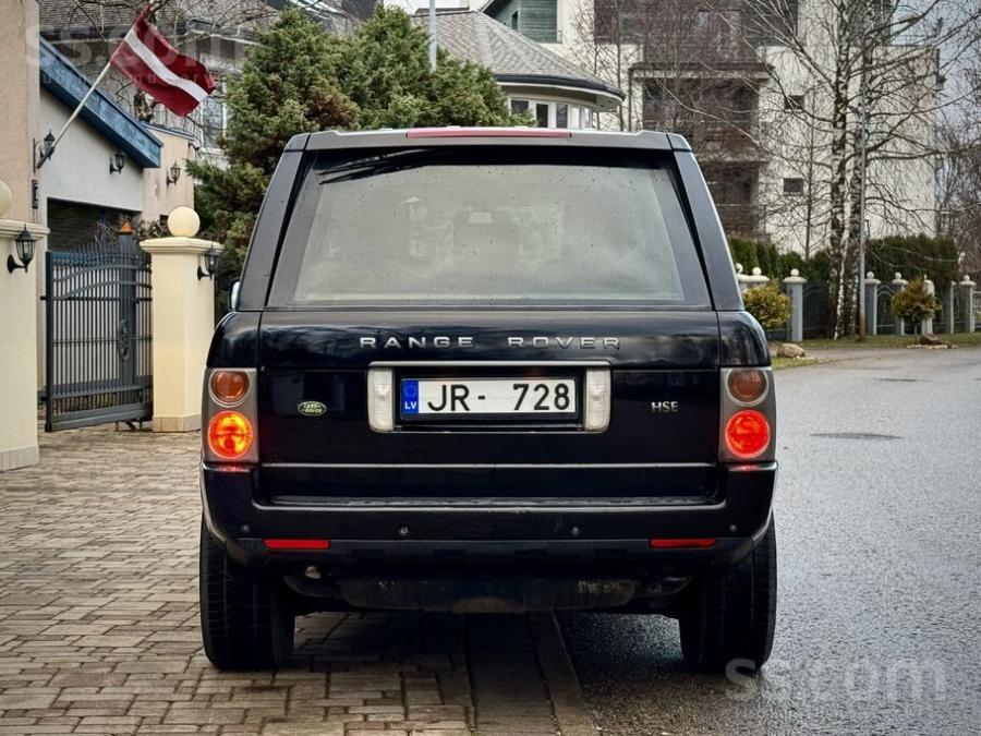 Black Land Rover Range Rover 2002 in Riga, with an engine capacity of 3.00 L and mileage of 318 thousand km for 4400 €, photo 8 on AUTOMOTO.COM.LV