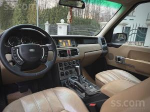 Melns Land Rover Range Rover 2002 Rīga, ar dzinēja tilpumu 3.00 L un nobraukumu 318 tūkst. km par 3800 €, foto 12 vietnē AUTOMOTO.COM.LV