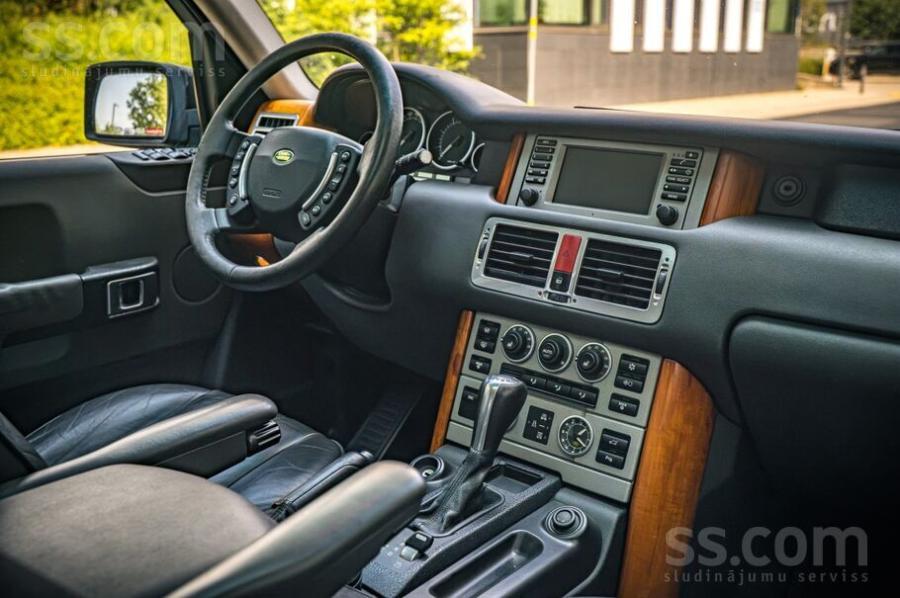 Melns Land Rover Range Rover 2002 Rīga, ar dzinēja tilpumu 4.40 L un nobraukumu 188 tūkst. km par 3990 €, foto 8 vietnē AUTOMOTO.COM.LV