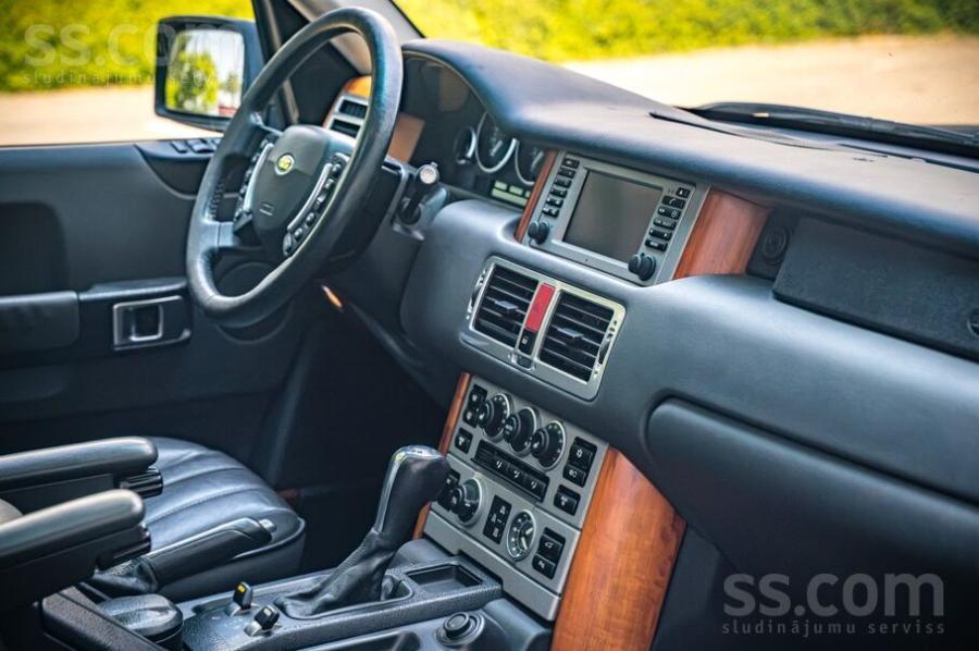 Melns Land Rover Range Rover 2002 Rīga, ar dzinēja tilpumu 4.40 L un nobraukumu 188 tūkst. km par 3990 €, foto 12 vietnē AUTOMOTO.COM.LV