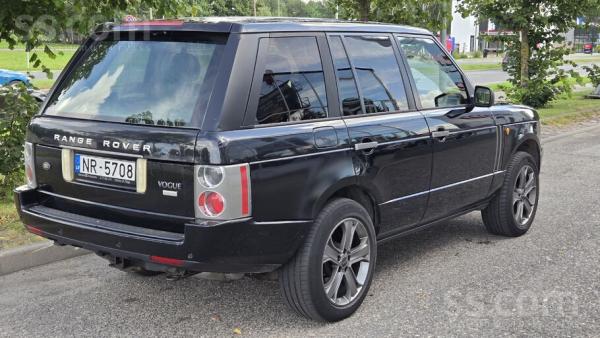 Melns Land Rover Range Rover 2002 Rīga, ar dzinēja tilpumu 3.00 L un nobraukumu 390 tūkst. km par 4700 €, foto 4 vietnē AUTOMOTO.COM.LV